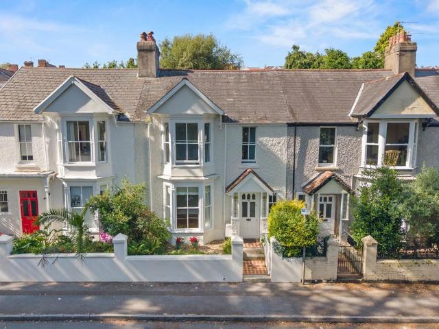 4 bedroom terraced house for sale