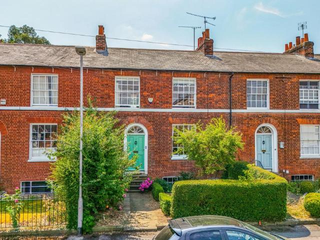 4 bedroom terraced house for sale