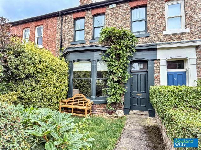4 bedroom terraced house for sale