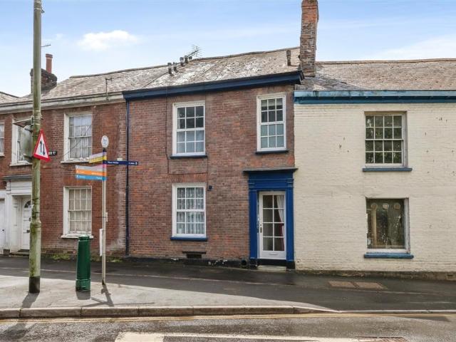 4 bedroom terraced house for sale