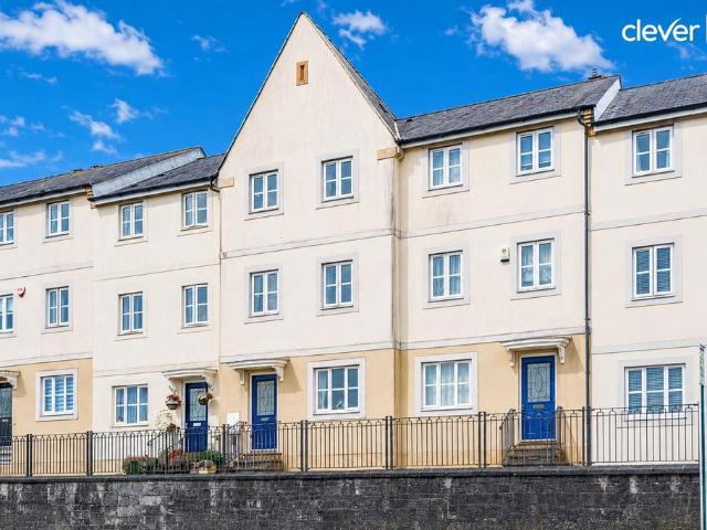 4 bedroom terraced house for sale