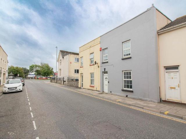 4 bedroom terraced house for sale