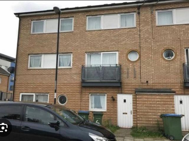 4 bedroom terraced house for sale