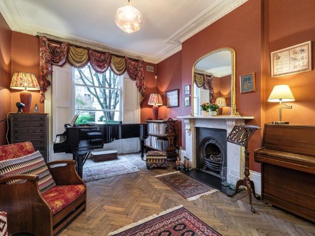 5 bedroom terraced house for sale