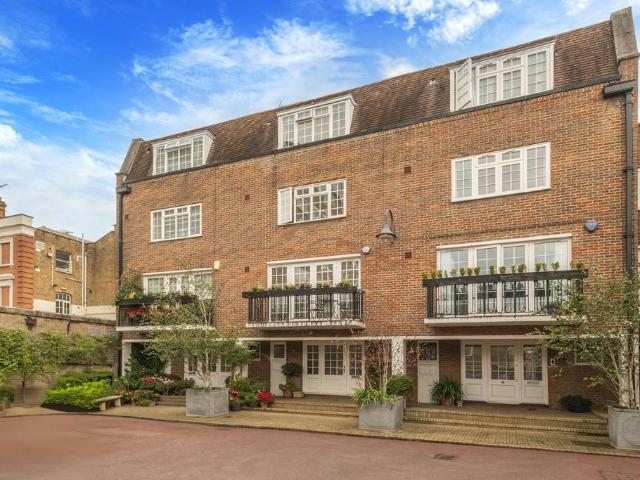 4 bedroom terraced house for sale