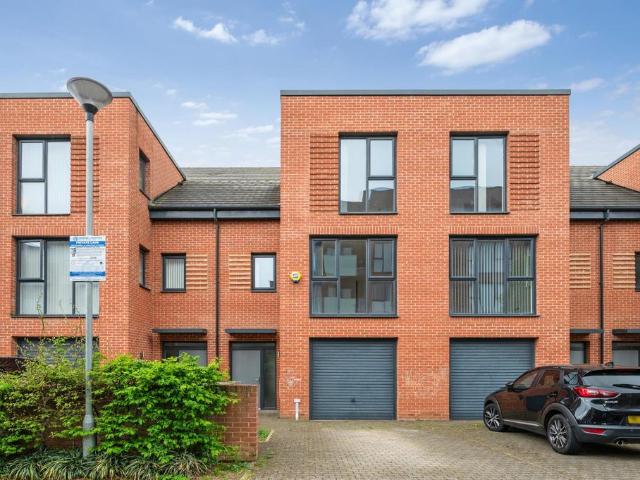 4 bedroom terraced house for sale