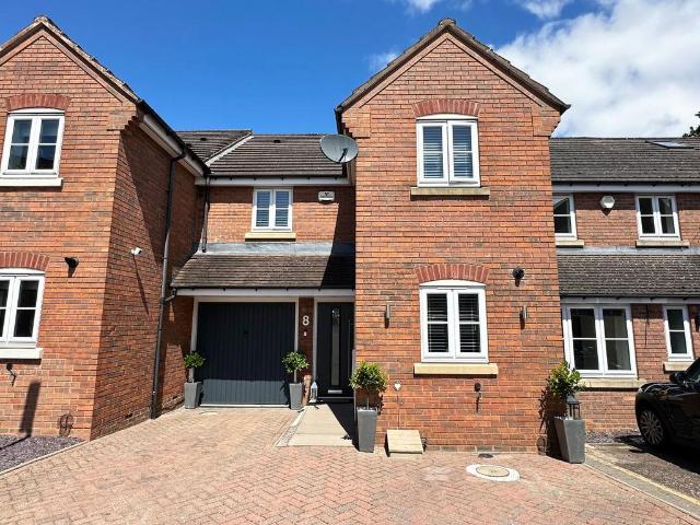 4 bedroom terraced house for sale