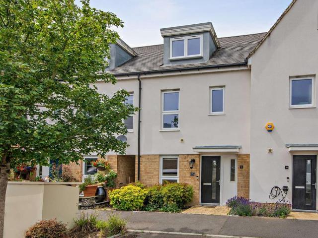 4 bedroom terraced house for sale