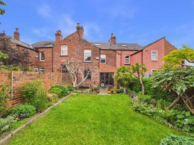4 bedroom terraced house for sale