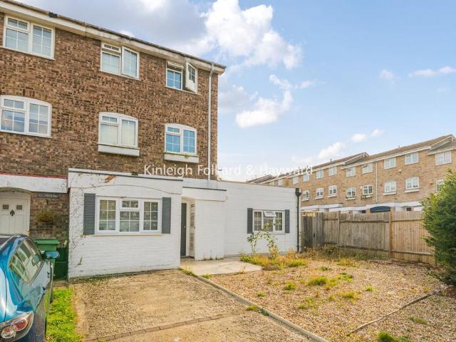 4 bedroom terraced house for sale