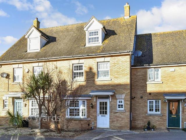 4 bedroom terraced house for sale