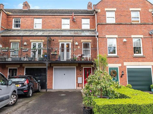 4 bedroom terraced house for sale