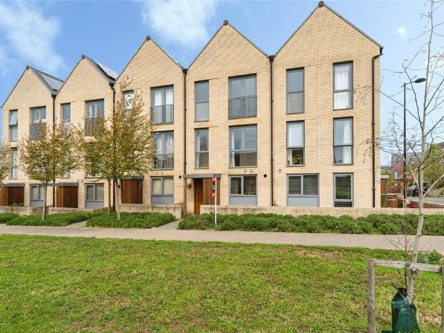 4 bedroom terraced house for sale