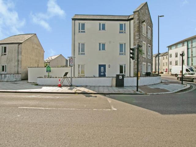 4 bedroom terraced house for sale