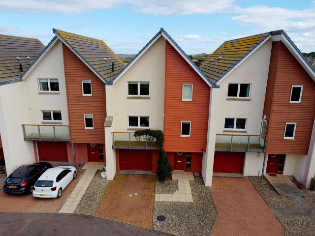 4 bedroom terraced house for sale