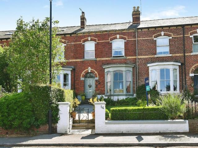 4 bedroom terraced house for sale