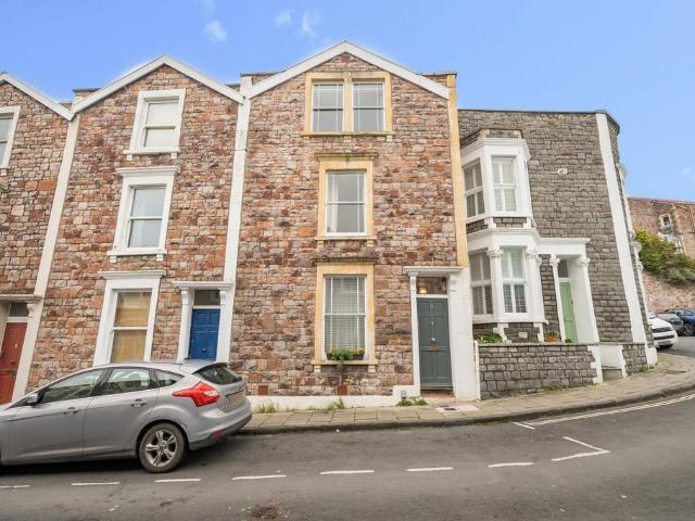 4 bedroom terraced house for sale
