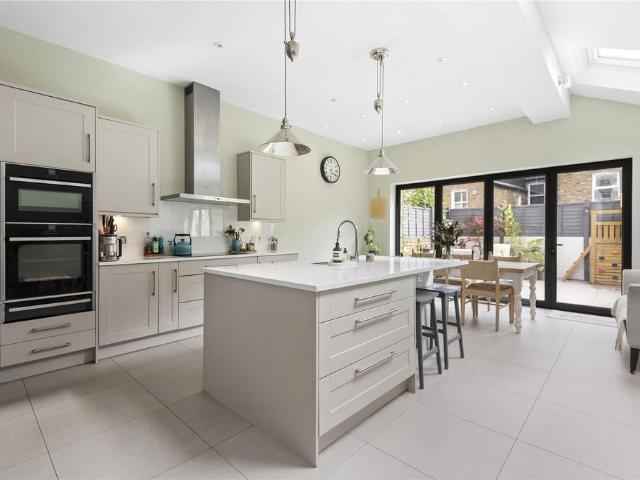 4 bedroom terraced house for sale