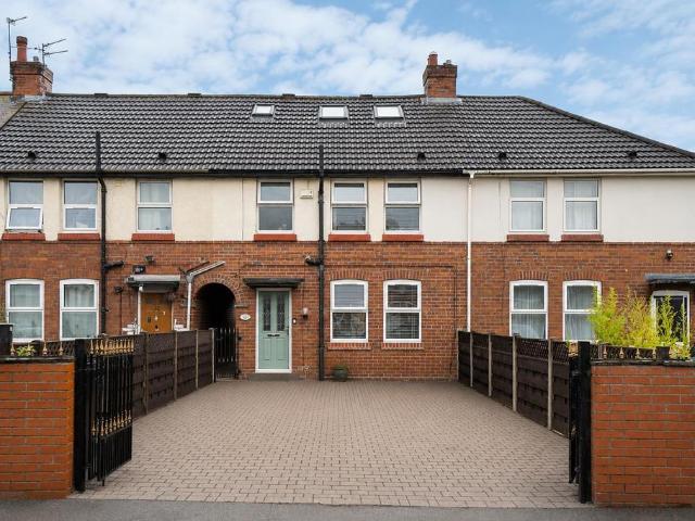 4 bedroom terraced house for sale