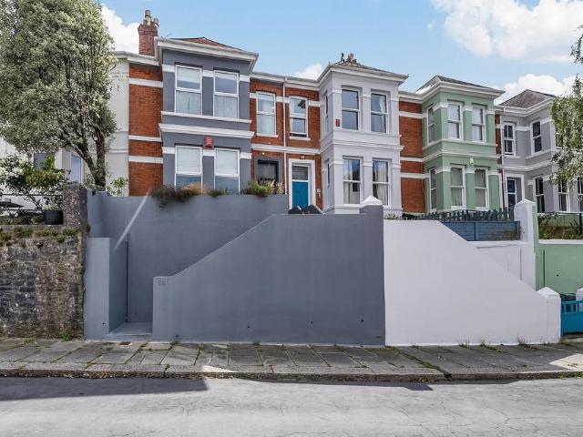 4 bedroom terraced house for sale