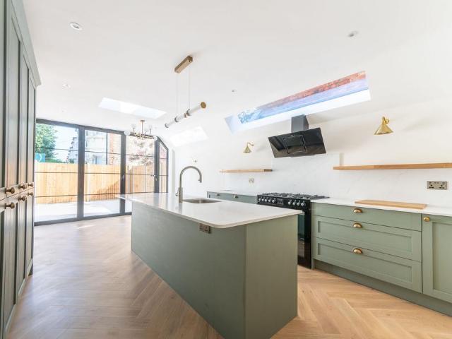 4 bedroom terraced house for sale