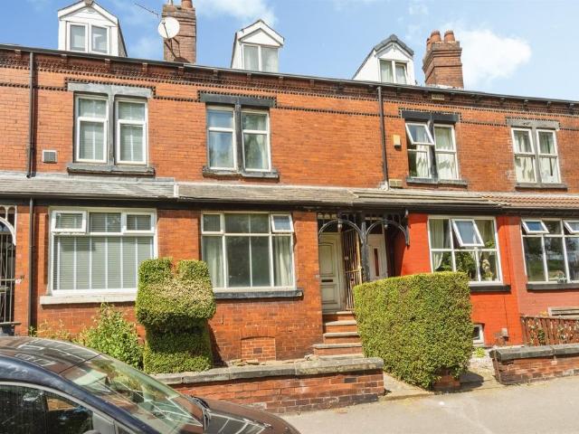 4 bedroom terraced house for sale