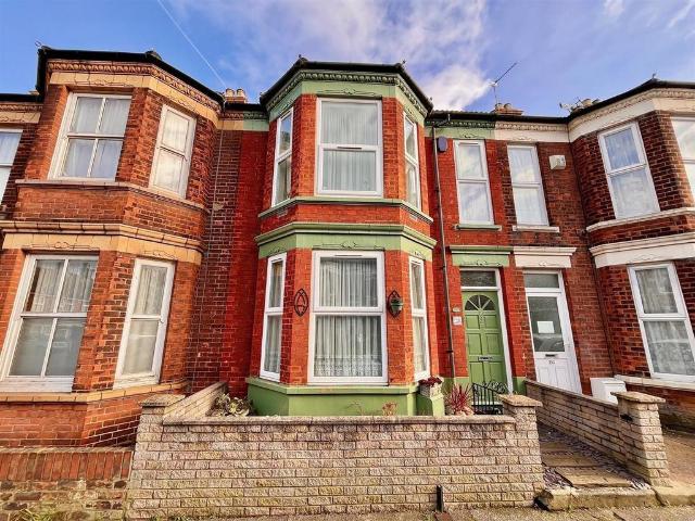 4 bedroom terraced house for sale