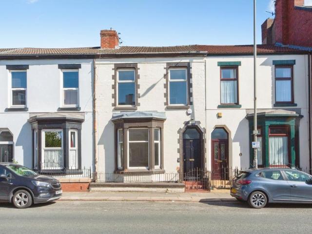 4 bedroom terraced house for sale