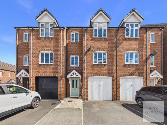 4 bedroom terraced house for sale