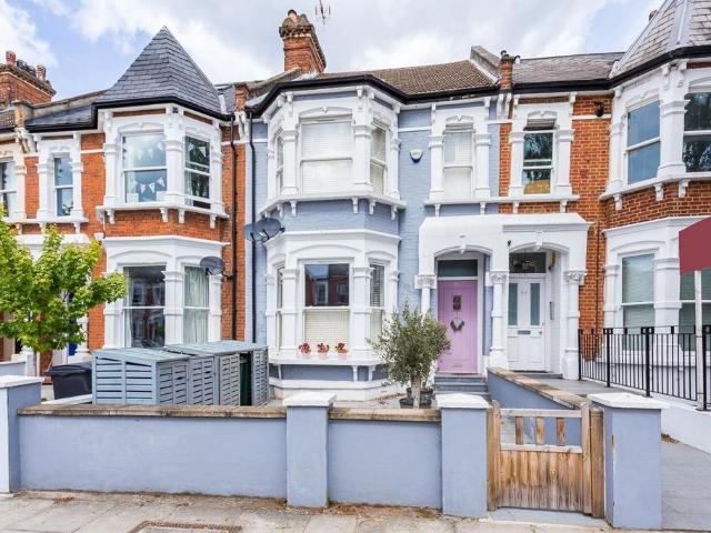 4 bedroom terraced house for sale