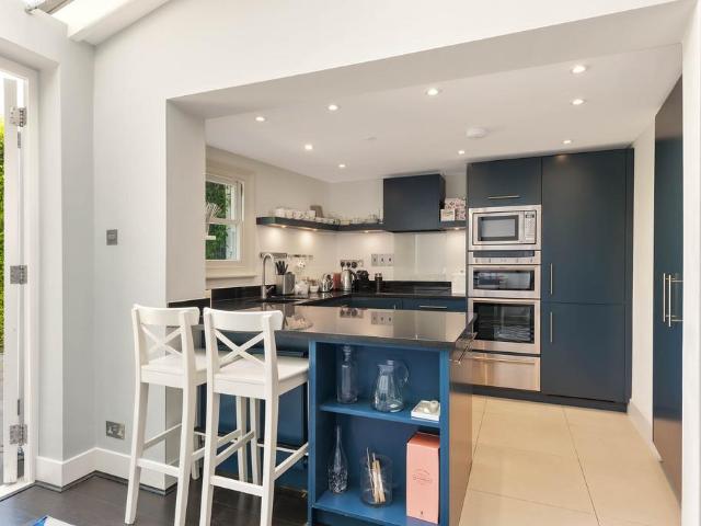 4 bedroom terraced house for sale