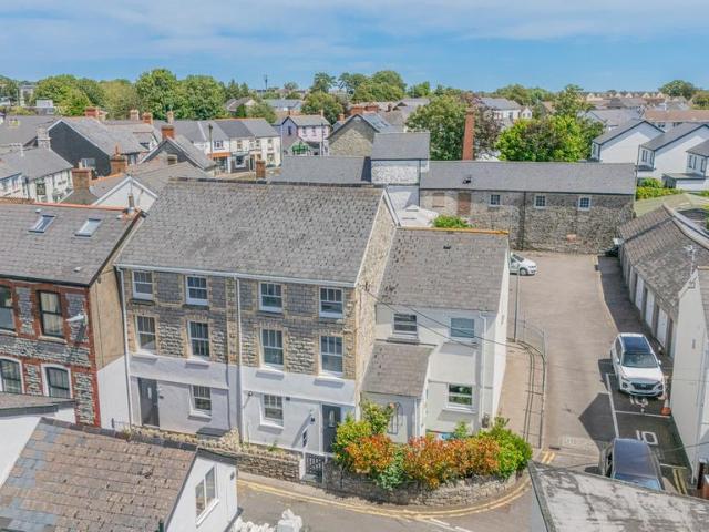 4 bedroom terraced house for sale