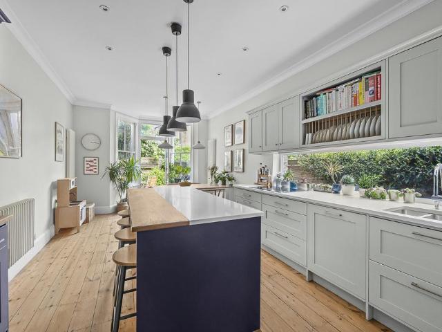 4 bedroom terraced house for sale