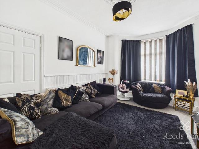4 bedroom terraced house for sale
