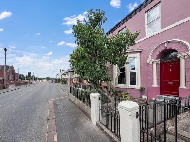 4 bedroom terraced house for sale