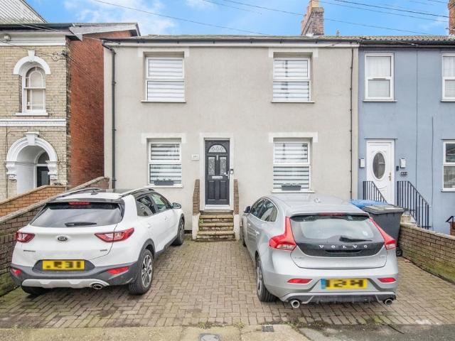 4 bedroom terraced house for sale