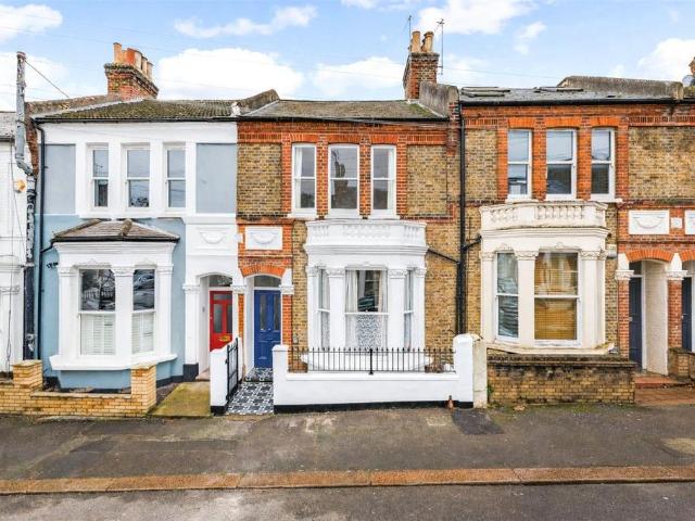 4 bedroom terraced house for sale