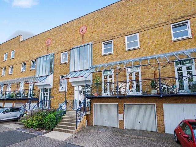 4 bedroom terraced house for sale