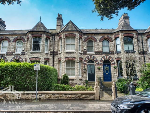 4 bedroom terraced house for sale