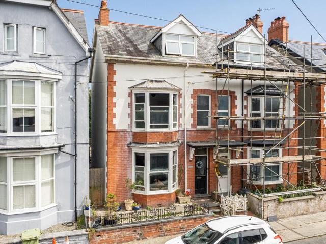 4 bedroom terraced house for sale