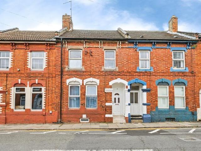 4 bedroom terraced house for sale