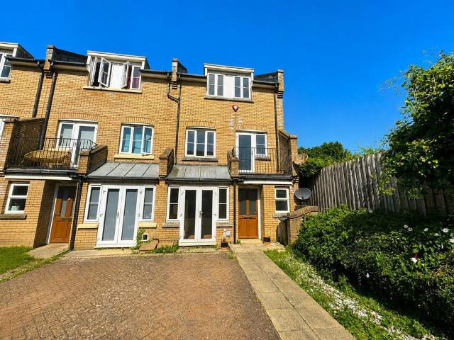 4 bedroom terraced house for sale