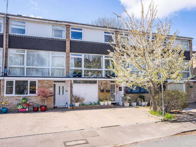 4 bedroom terraced house for sale
