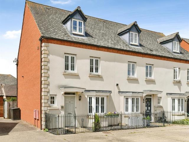 4 bedroom terraced house for sale