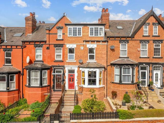 4 bedroom terraced house for sale