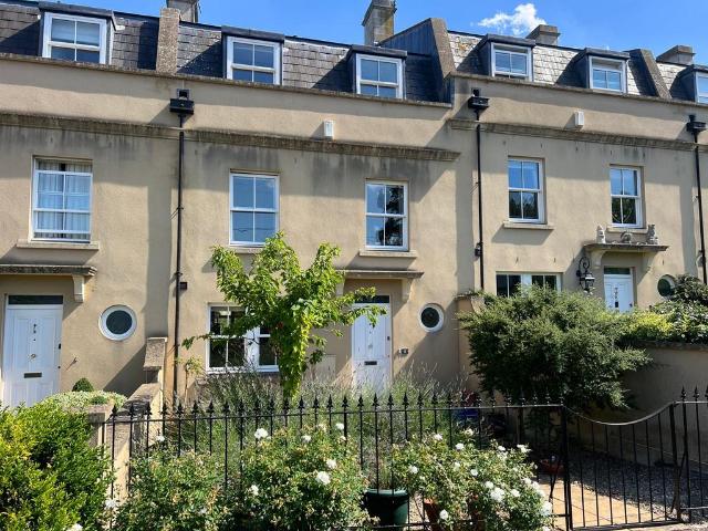4 bedroom terraced house for sale