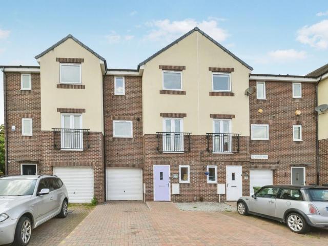 4 bedroom terraced house for sale