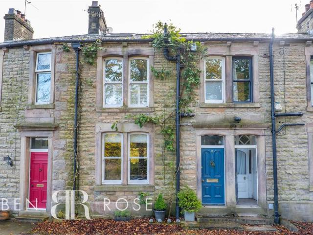 4 bedroom terraced house for sale
