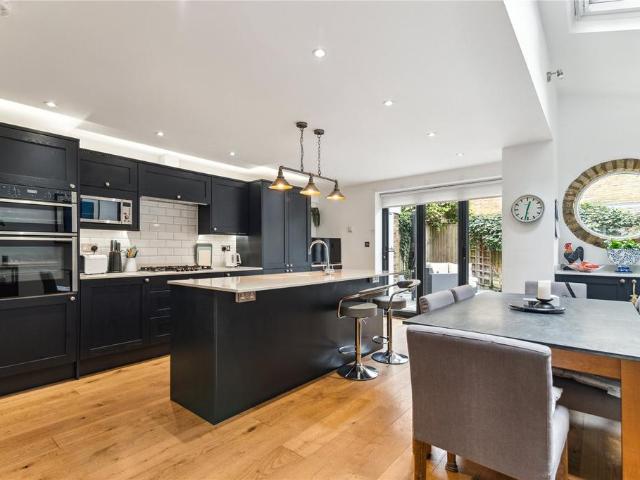 4 bedroom terraced house for sale