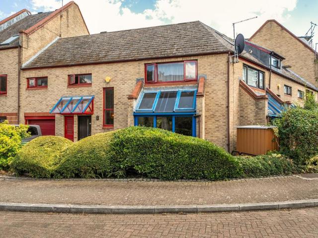 4 bedroom terraced house for sale